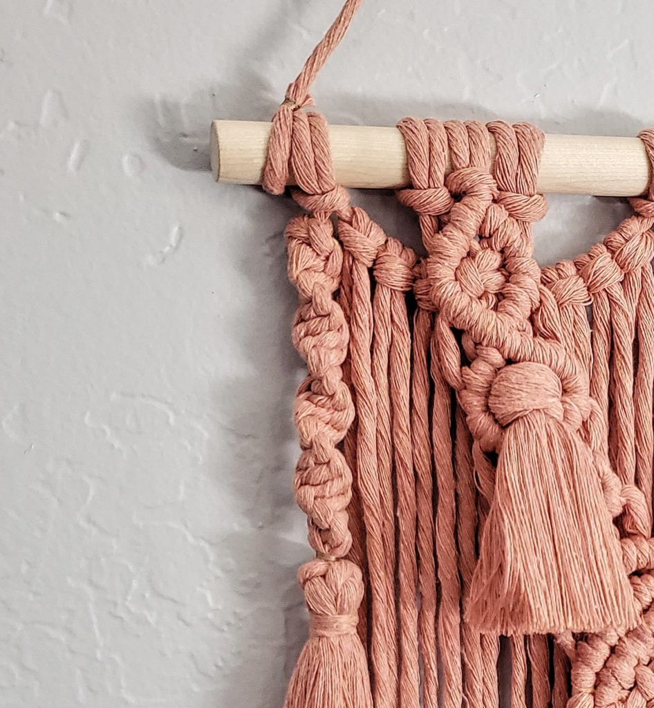 How To Knot The Ever Popular Macramé Spiral Knot – EasyPeasyMakers