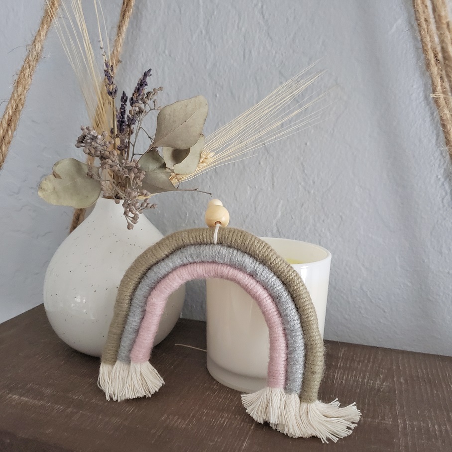 Make Your Own Macramé Rainbow: Step By Step Tutorial – EasyPeasyMakers