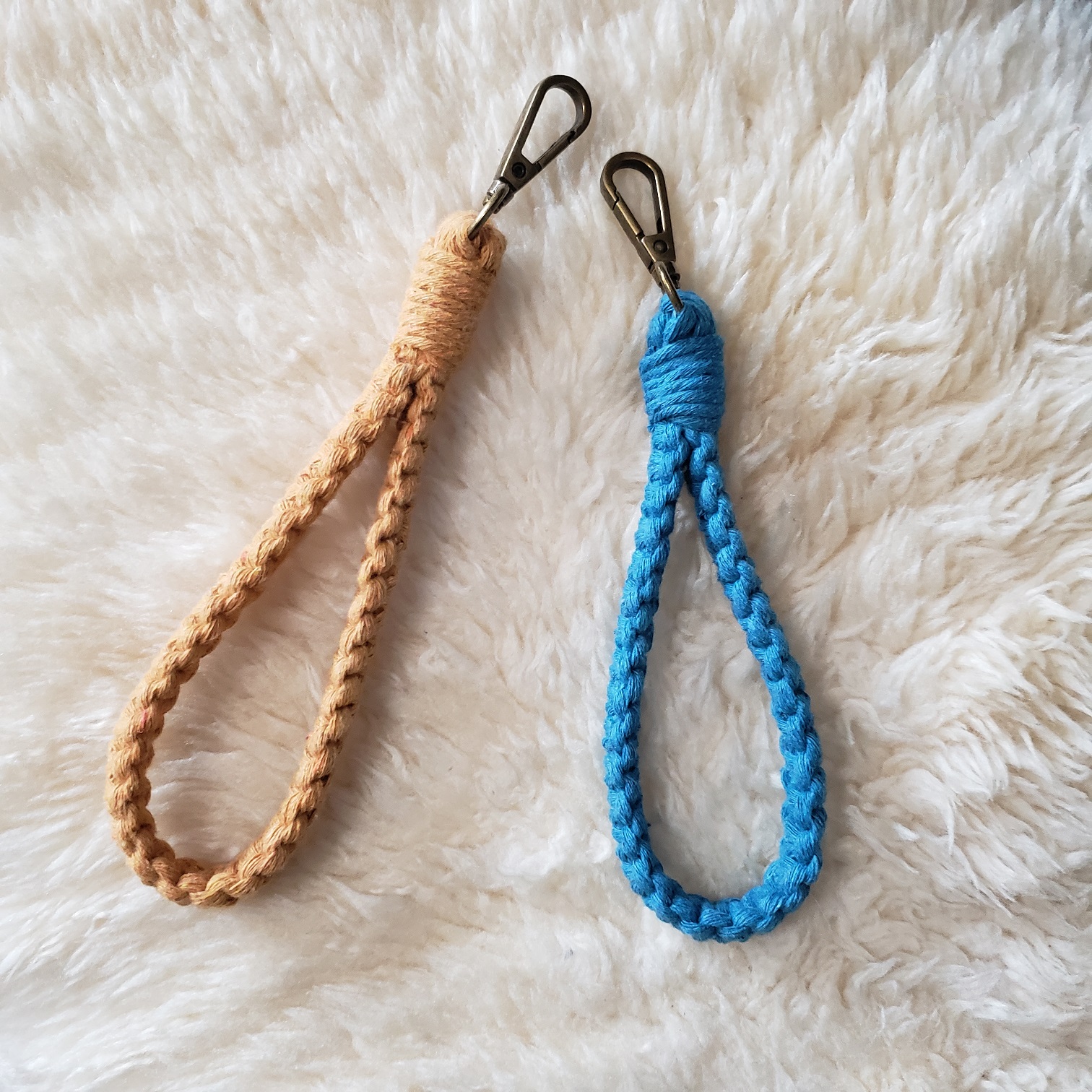 How To Make Your Own Macrame Wristlet – EasyPeasyMakers